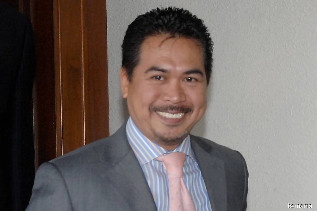 Lawyer Rosli Dahlan fails in bid to challenge freezing of his ASNB accounts