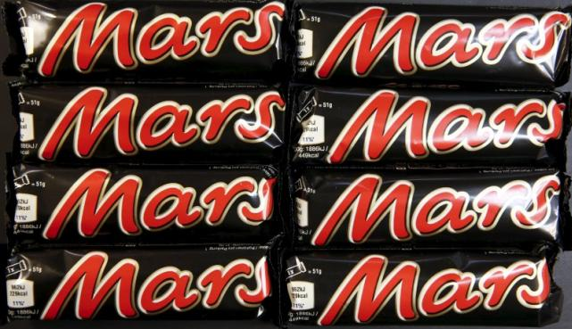 Plastic in Snickers bar prompts Mars recall in 55 countries