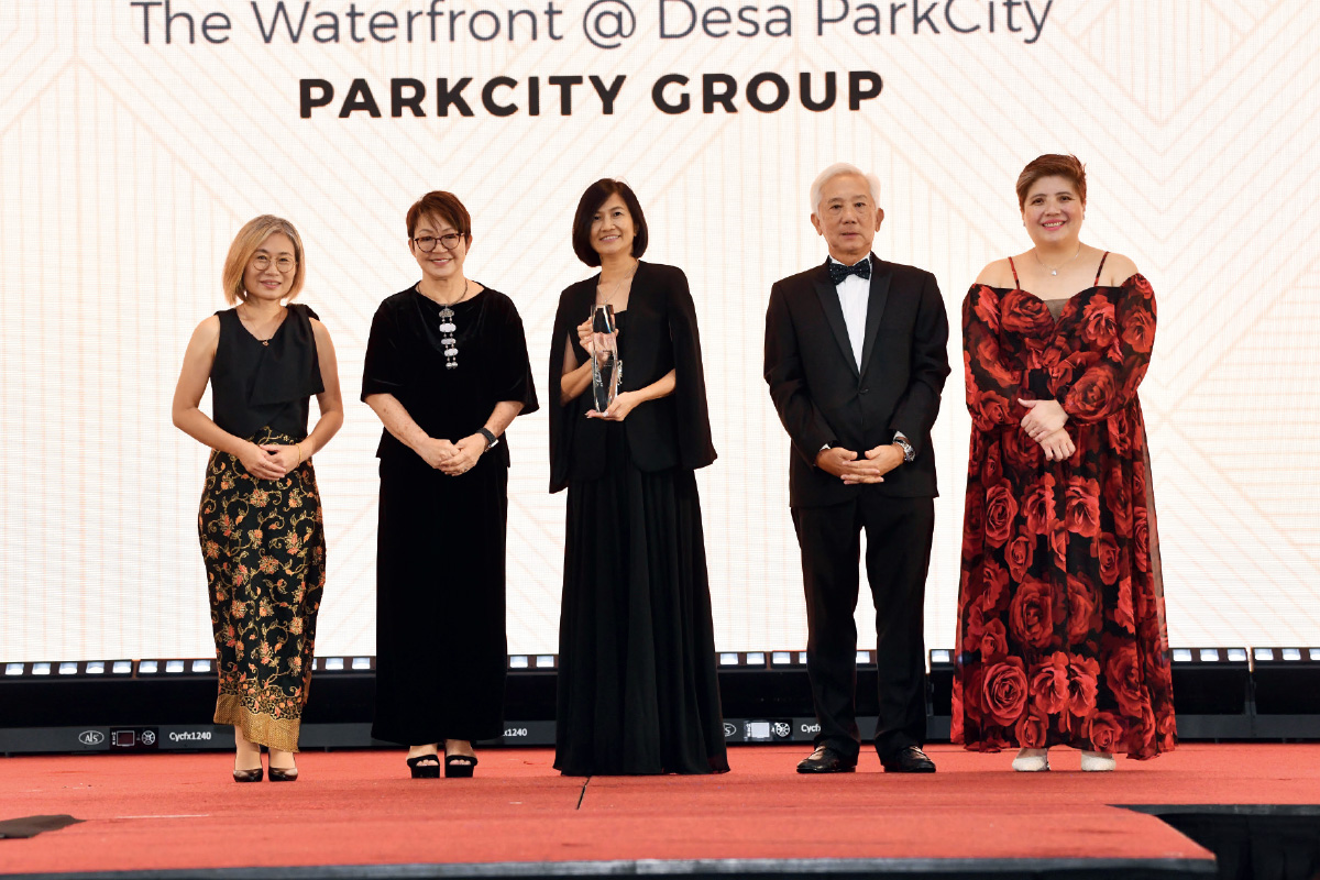 A waterfront retail hub for the community and beyond