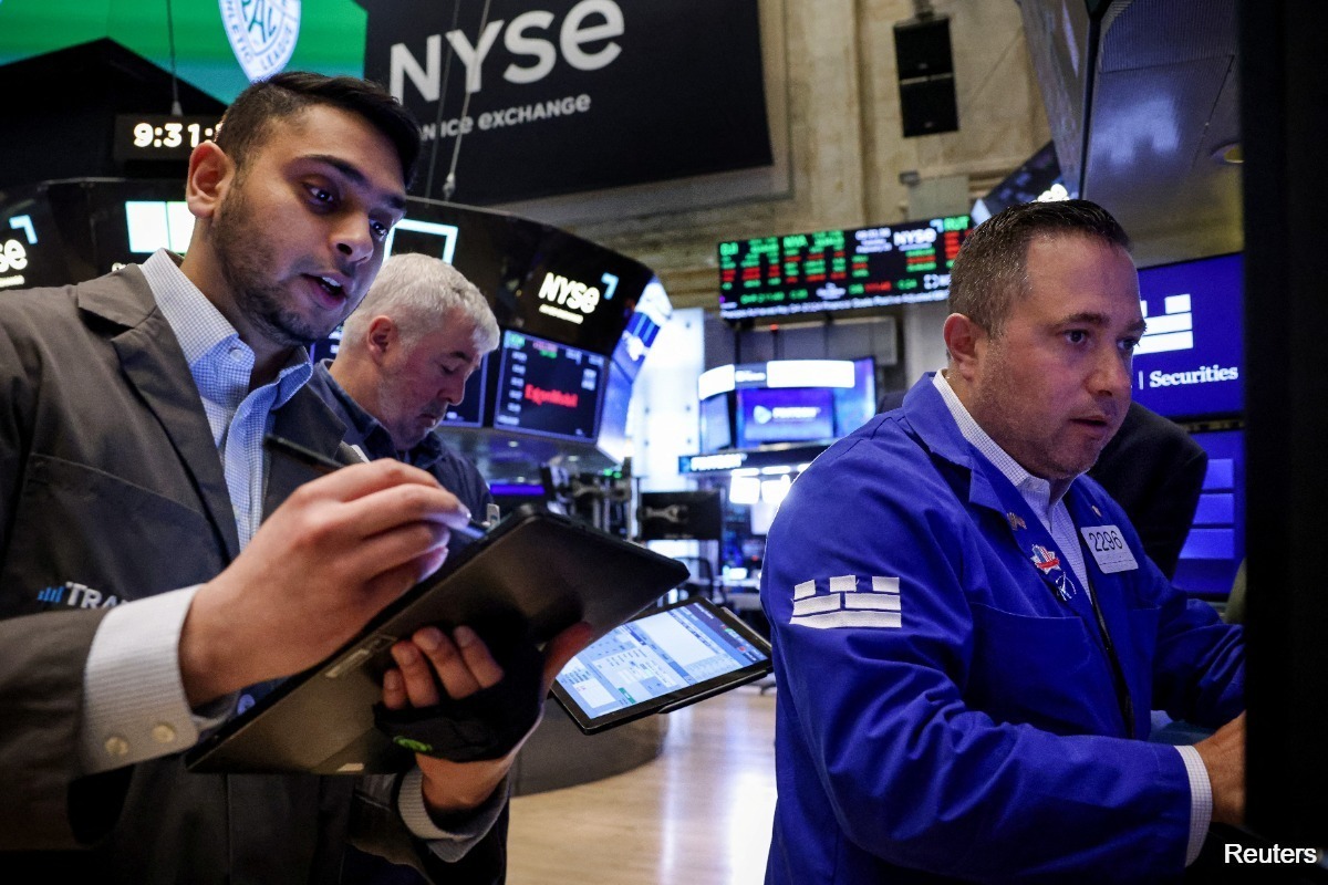 Wall Street's major indices notch record closing highs for second day ...