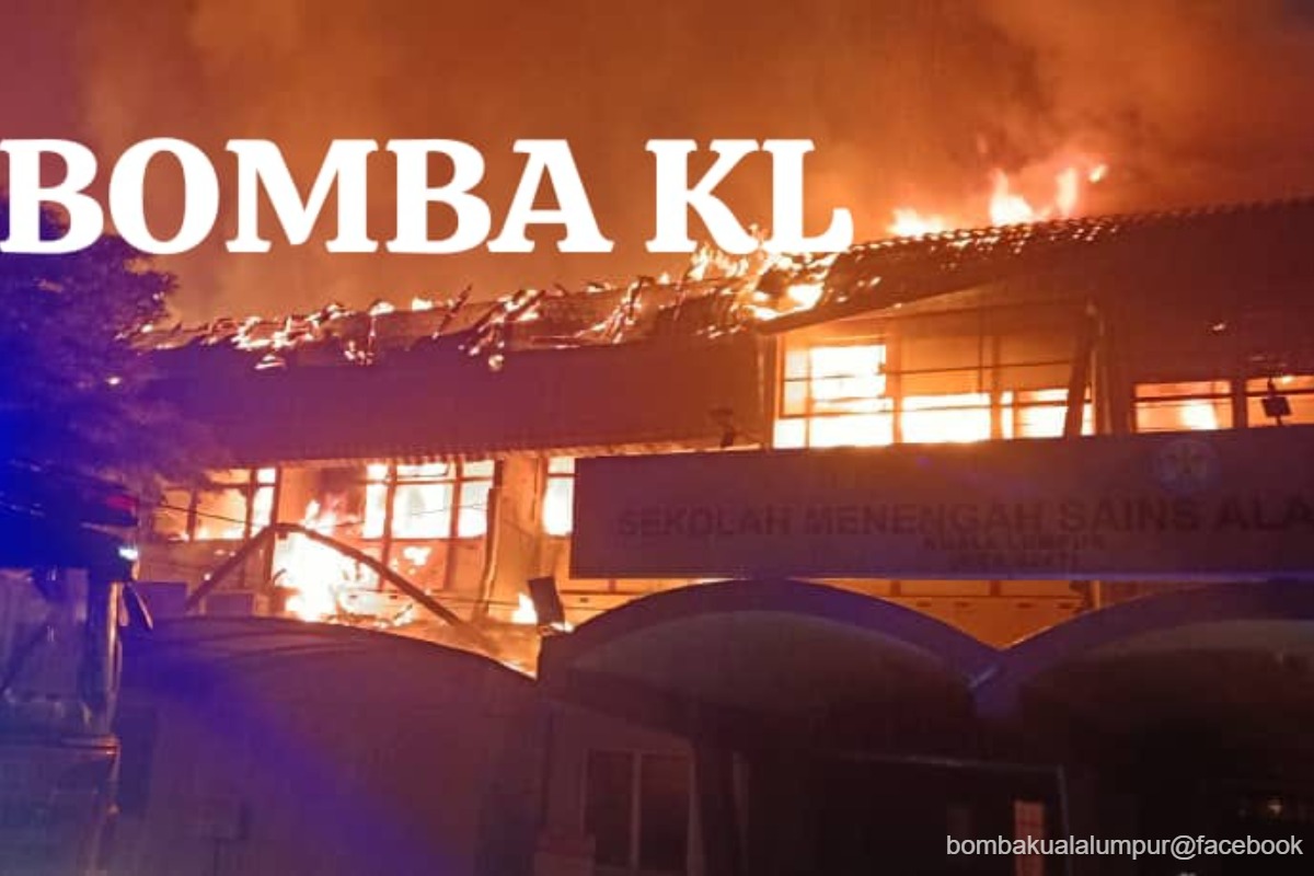 Fire destroys administrative building at SM Sains Alam Shah in Cheras ...
