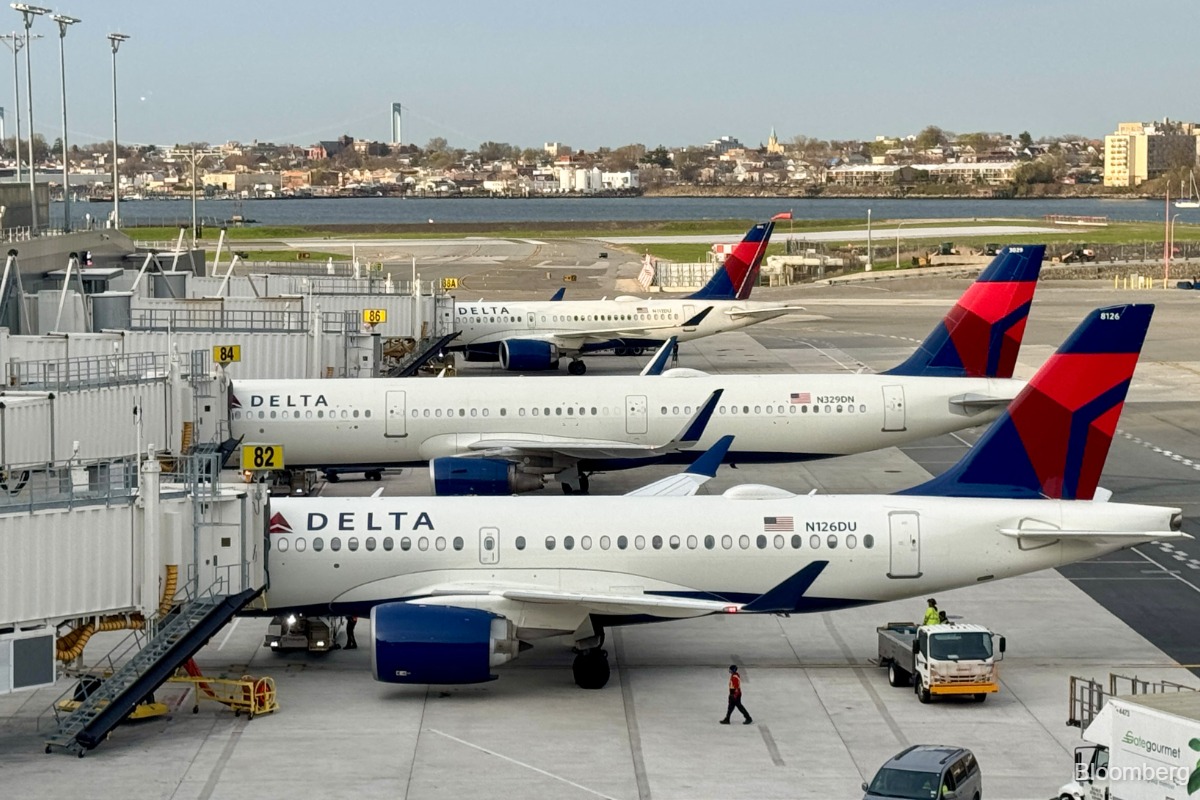 Two Delta jets collide while taxiing at New York’s LaGuardia