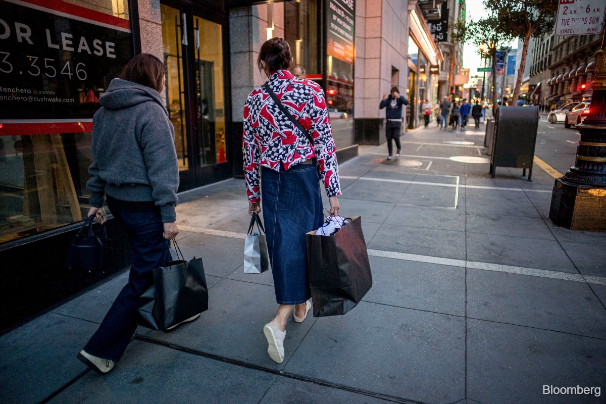 US consumer confidence slumps to an almost five-year low