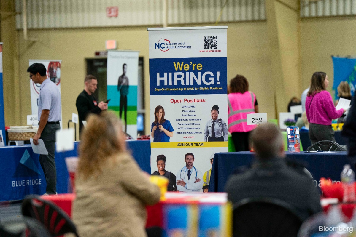 US job openings unexpectedly rises in April with pickup in hiring
