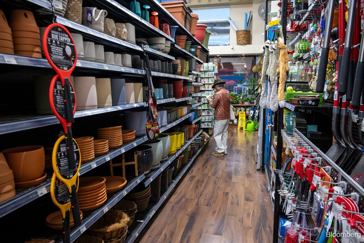 US small-business optimism edges higher on better sales outlook