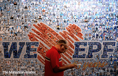 Scandals, weak ringgit spurring Malaysians abroad to cash out EPF funds