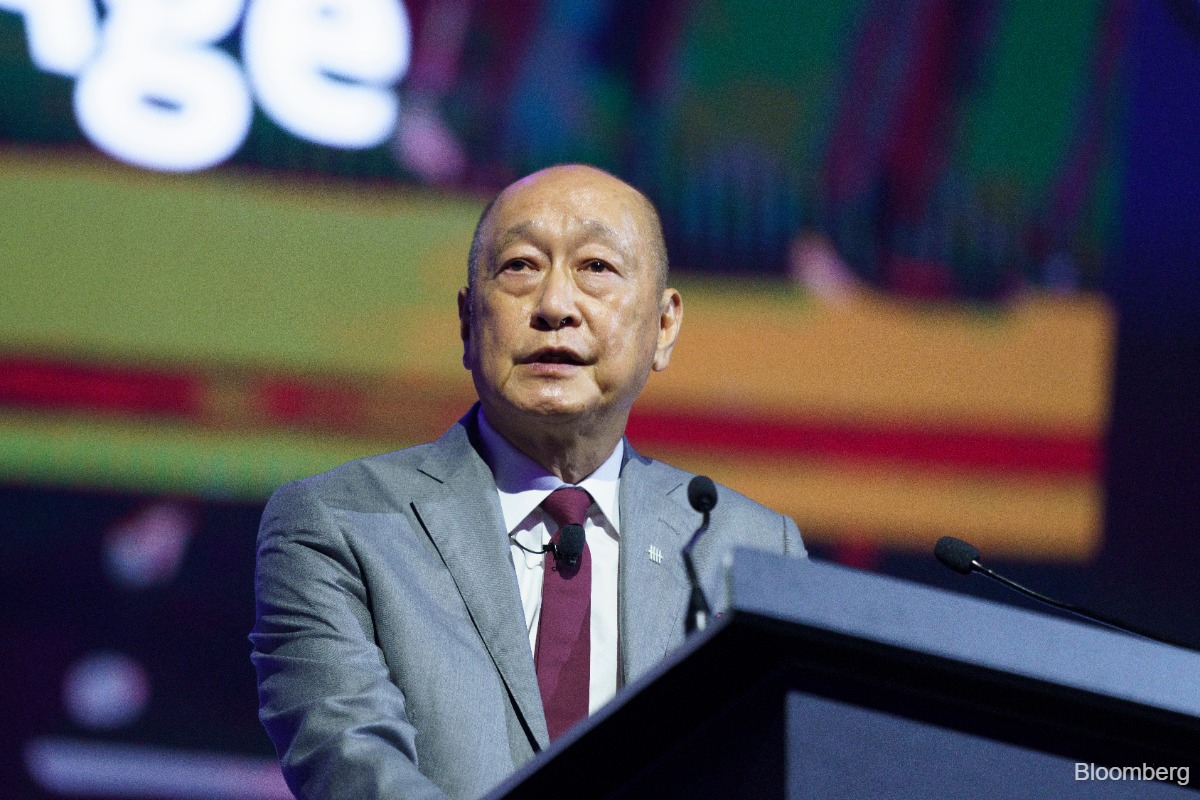 UOB cuts CEO Wee’s pay package by about 20% or S$3 mil after profit slump