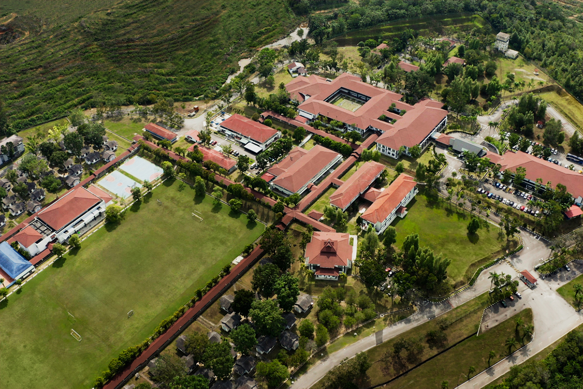 Kolej Yayasan UEM - Follow Your Dreams