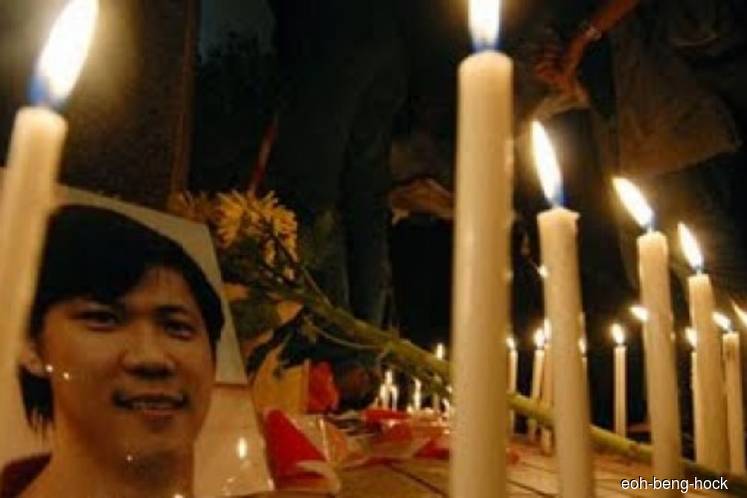 Cabinet agrees to reinvestigate Teoh Beng Hock’s death