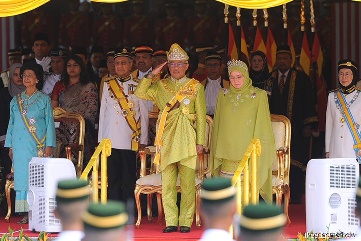 King Queen Leave For Special Visit To The UK KLSE Screener King Queen Leave For Special Visit To The UK KLSE Screener