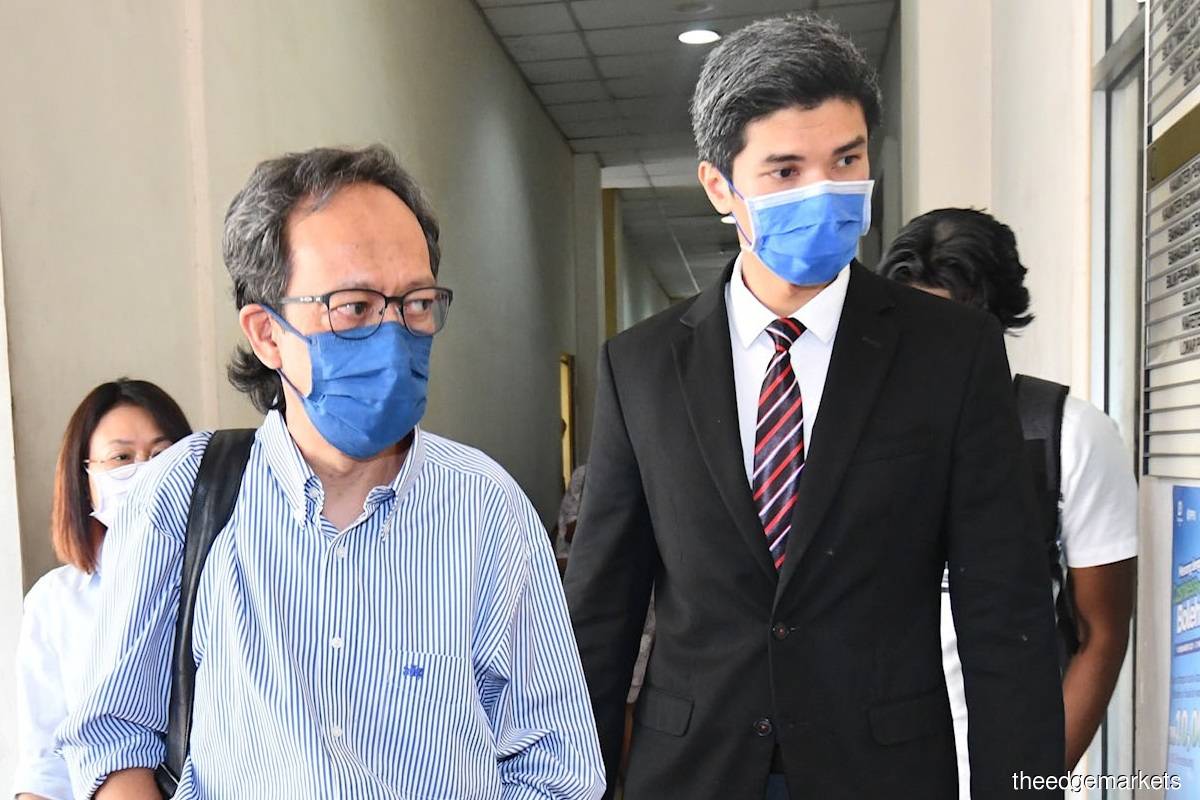 Tun Mahathir: Drop criminal defamation charges against The Edge editor