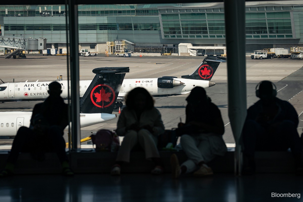Air Canada cabin crew union resoundingly rejects pay package