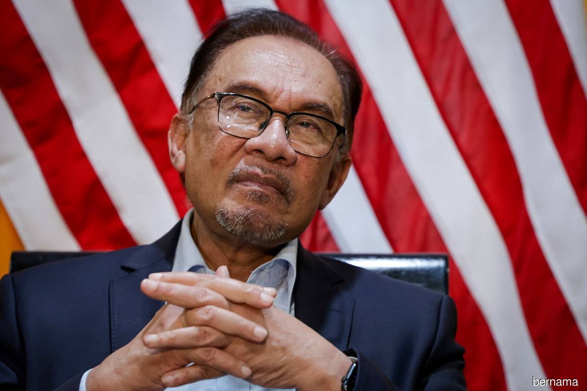 Court grants Anwar two-week extension to file his defence in Mahathir’s ...