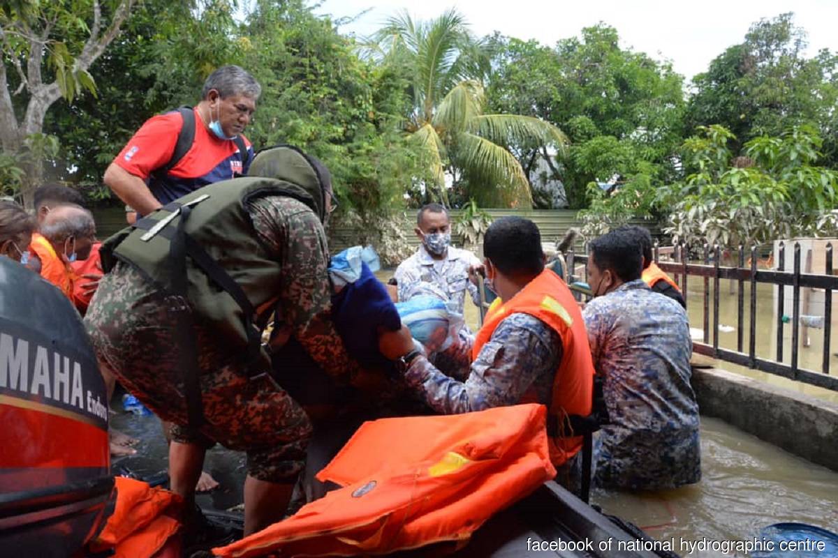 Over 900 armed forces personnel mobilised to help in flood relief ...