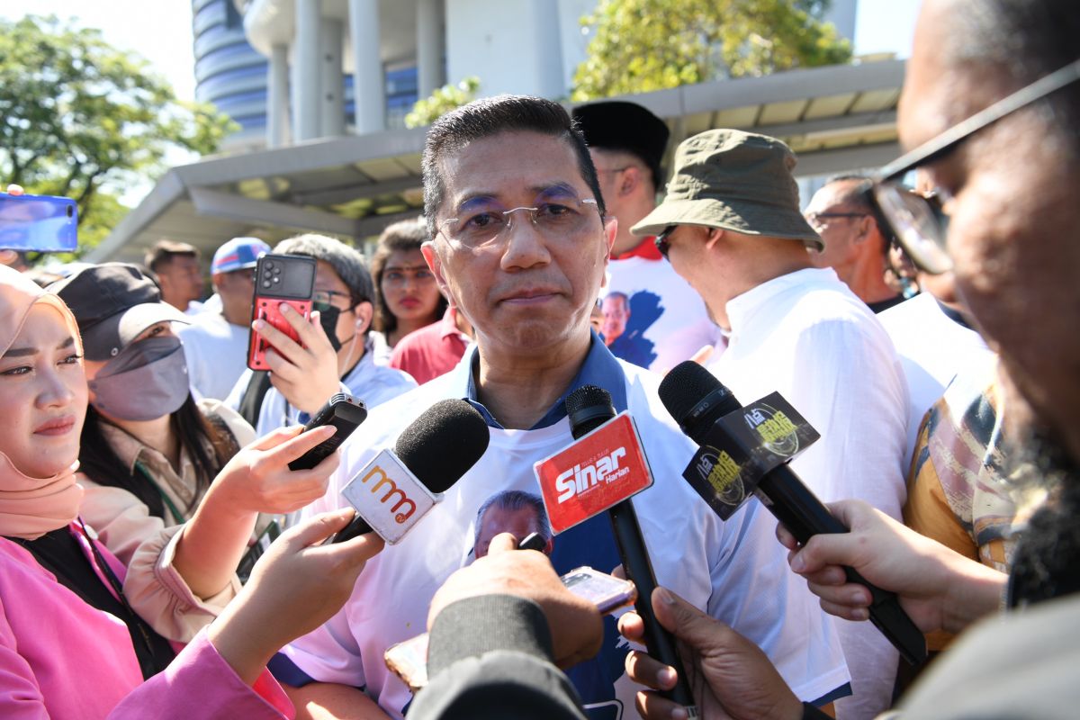Egg importer sues Azmin Ali over ceramah comments