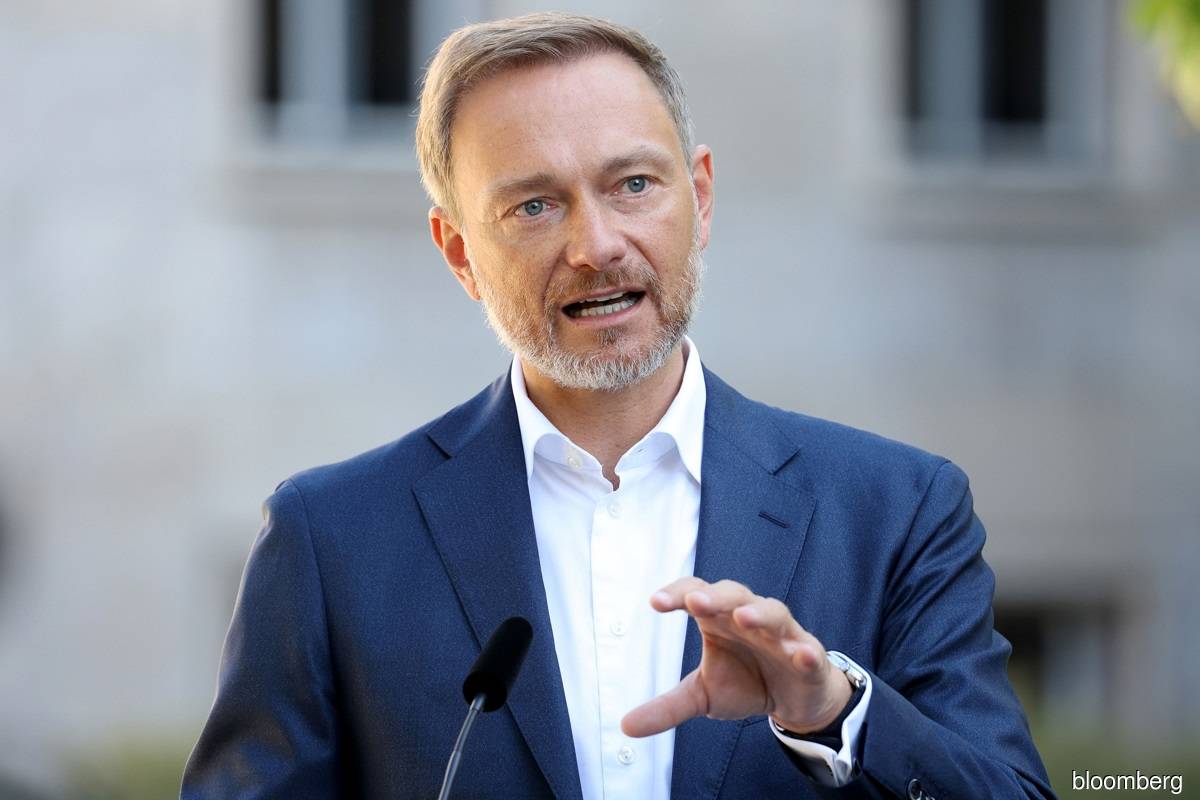 german-finance-chief-introduces-plan-to-ease-taxpayer-burden-the
