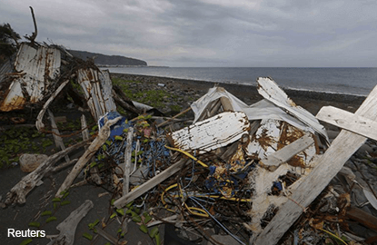 7 conspiracy theories following MH370 wing flap find on Reunion