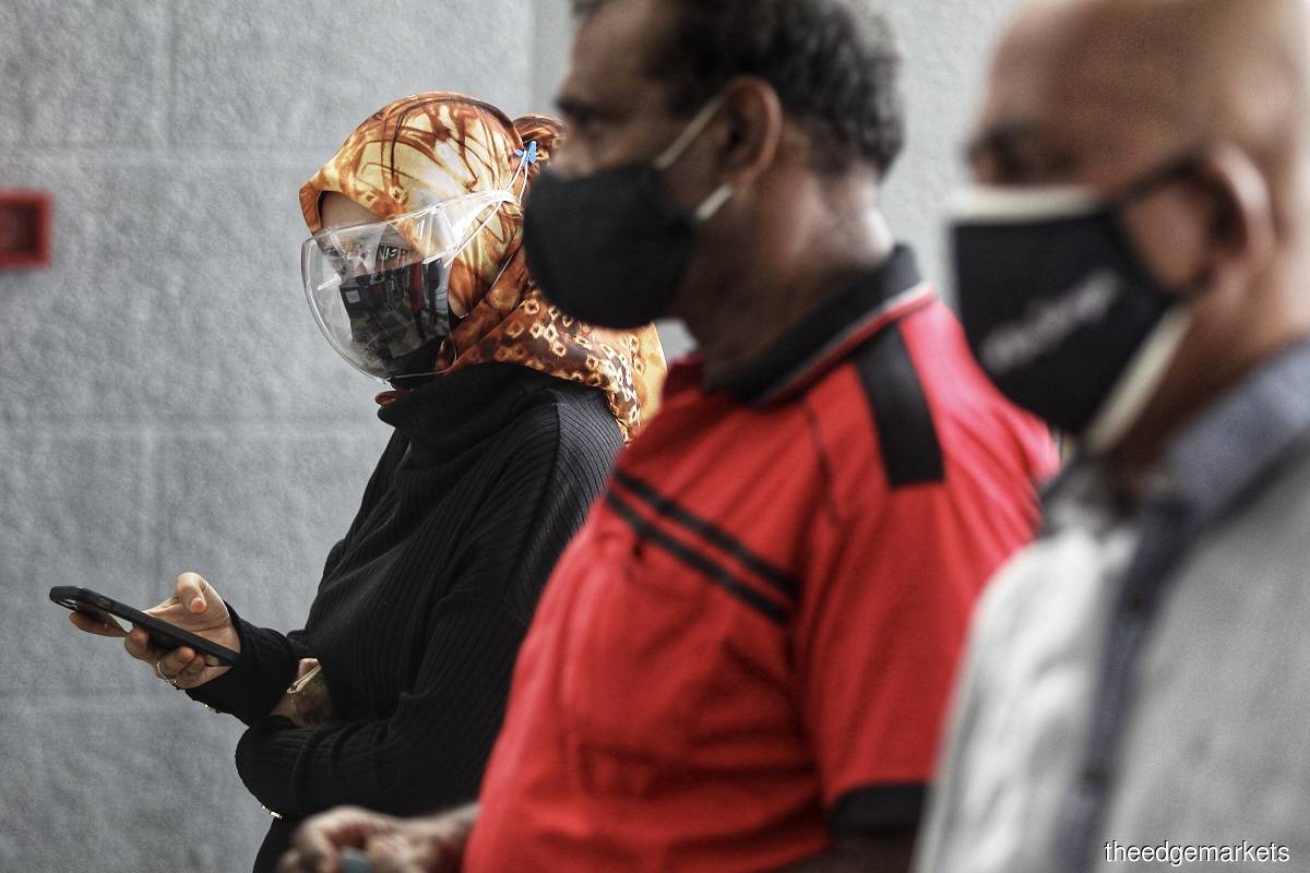 Using face masks indoors now optional, says Khairy