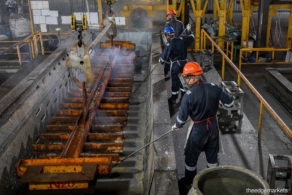 Malaysian manufacturing sector returns to expansion