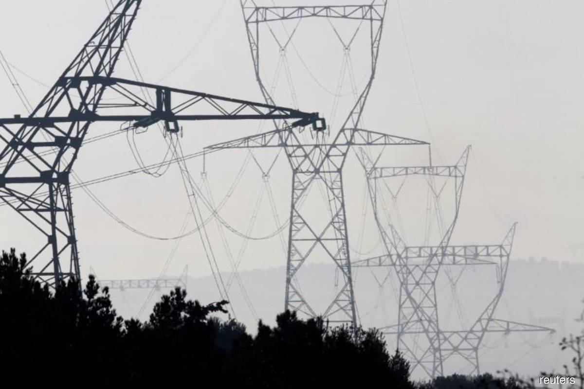 French power prices to surge to €3,000 per megawatt-hour — report