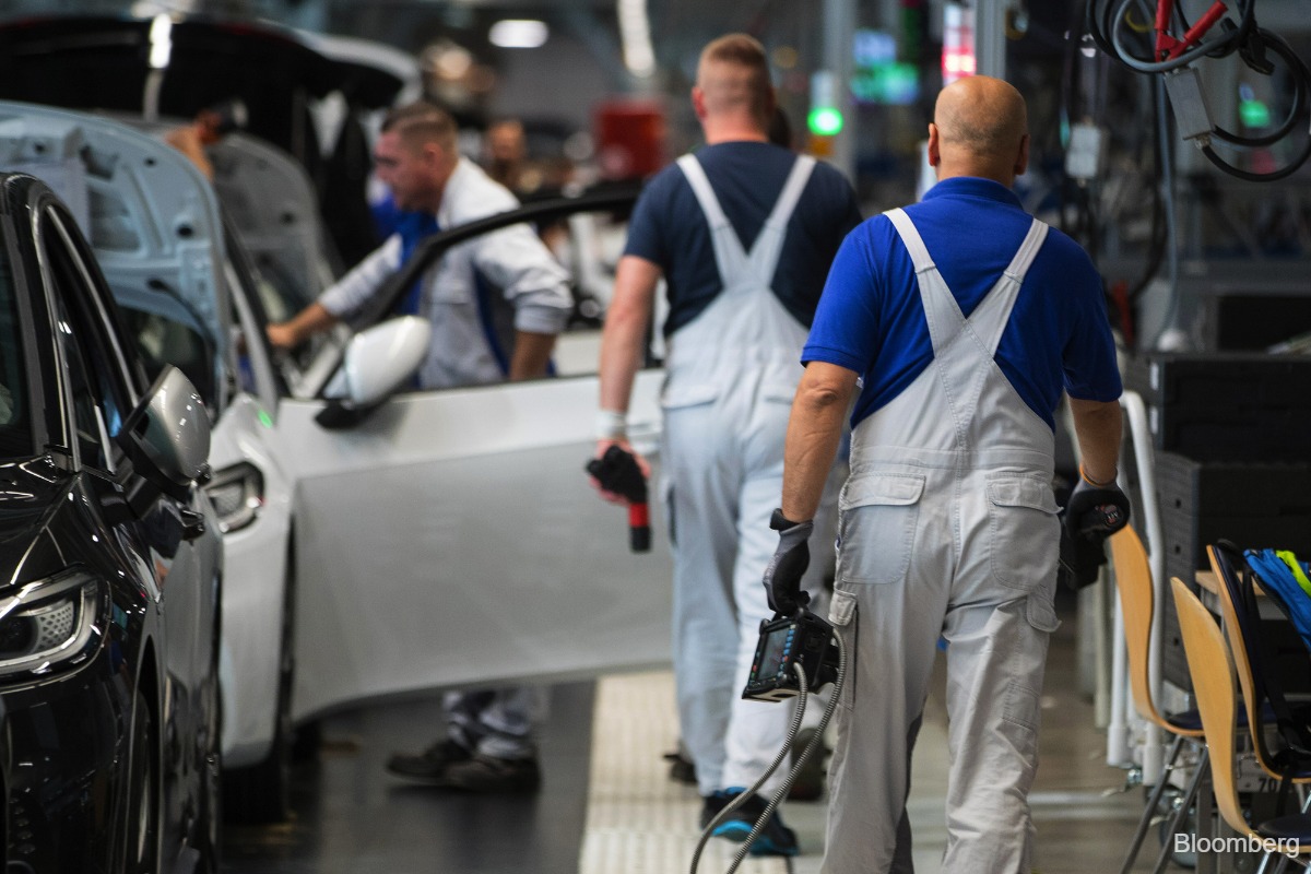 German industrial slump deepens with shutdown in auto production