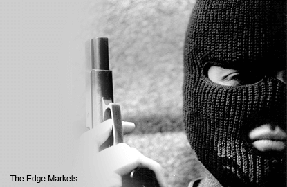 Gunmen attack military hospital in Afghan capital