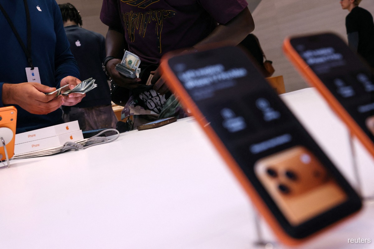 Apple positive for 2025 as rebounding stock nears record level