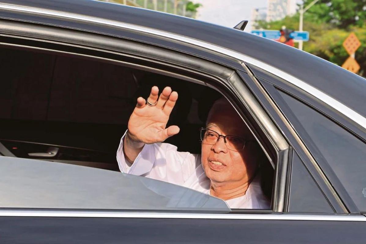 Ismail Sabri back at MACC HQ to provide statement | KLSE Screener