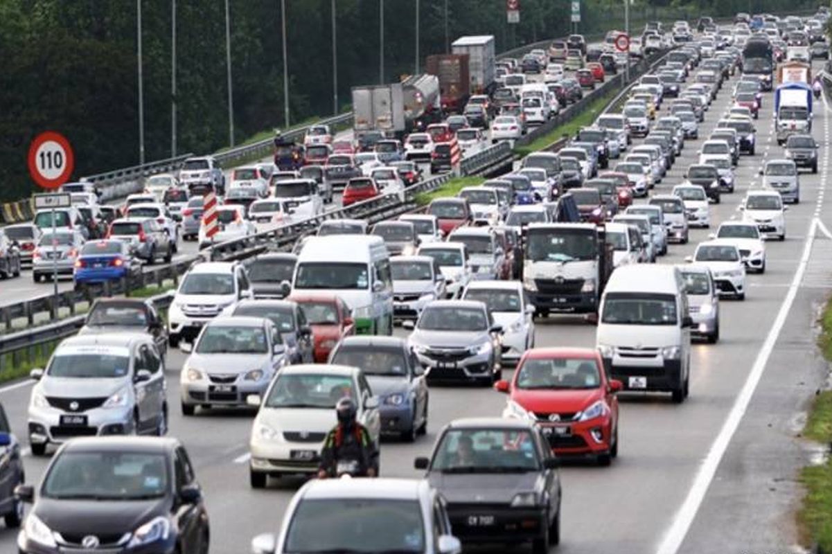 Slow-moving traffic on several highways leading into KL | KLSE Screener