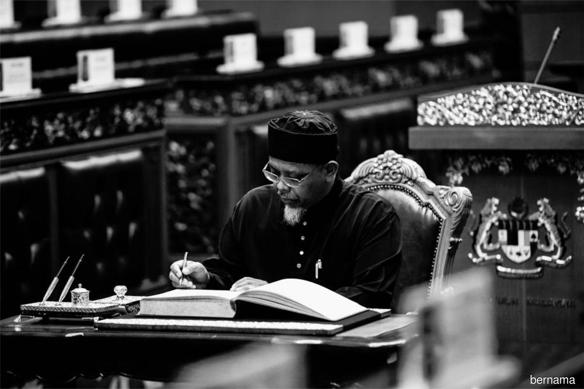 Former senator Muhamad Mustafa dies of heart complications | KLSE Screener