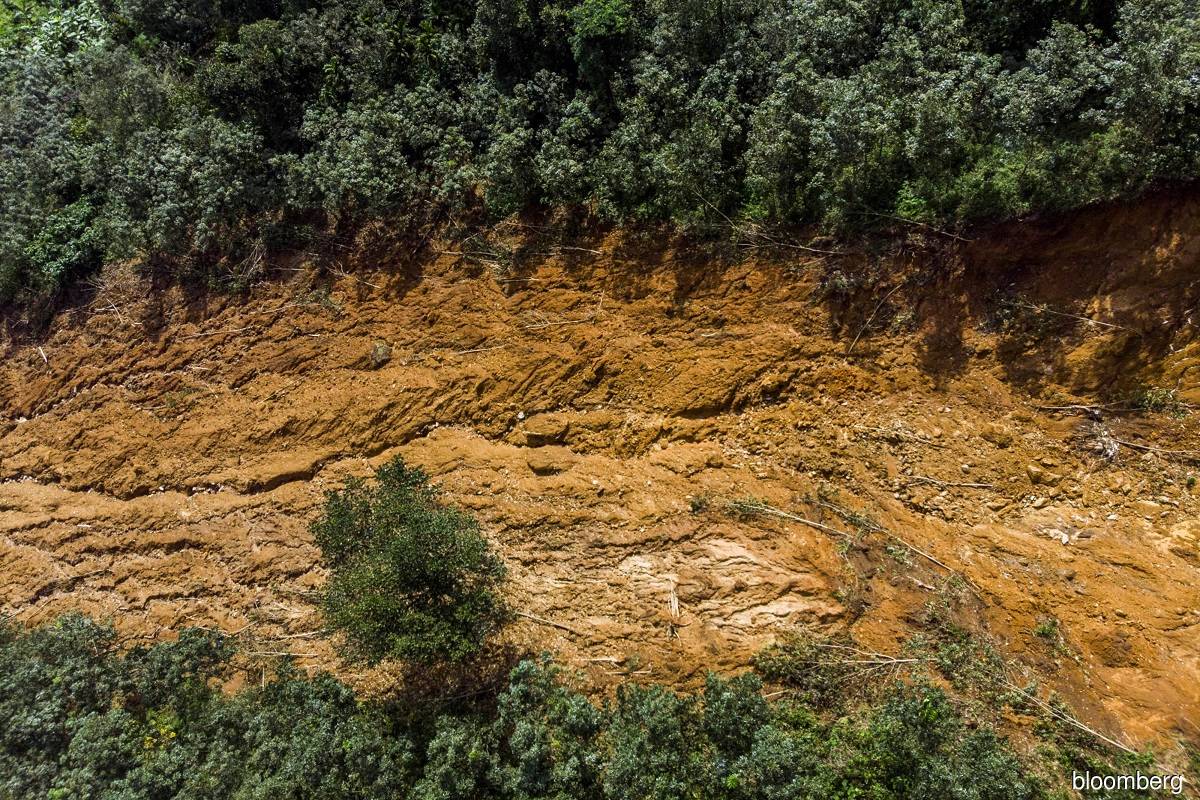 Six men stranded after landslide near Tenom Pangi Dam | KLSE Screener