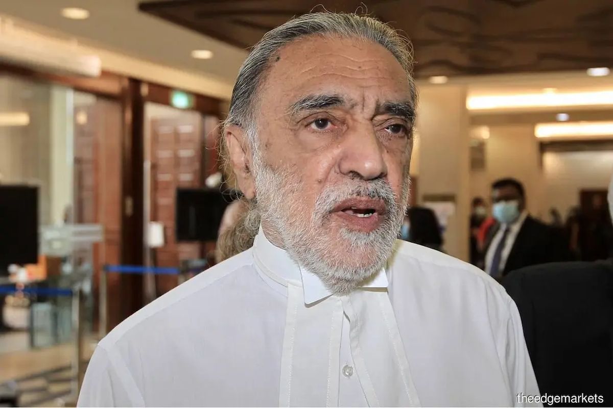 Ex-Bar president clashes with Shafee at forum over royal pardon issue