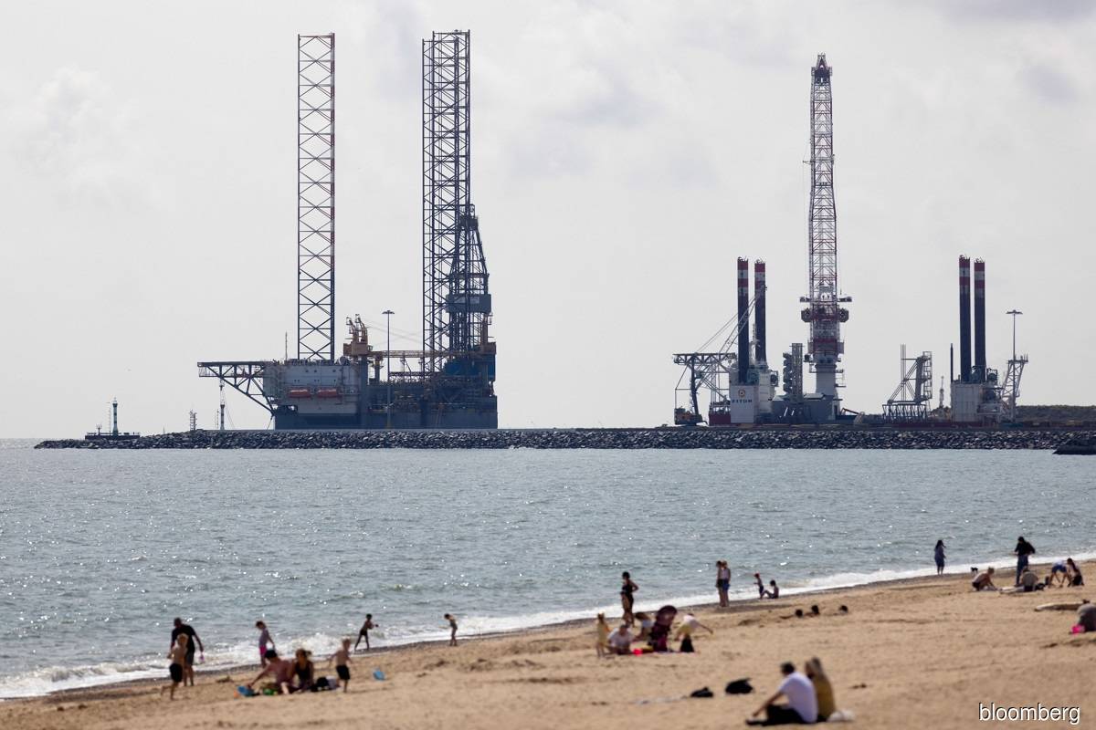 AmBank Research remains 'overweight' on oil and gas, sees improving rig ...