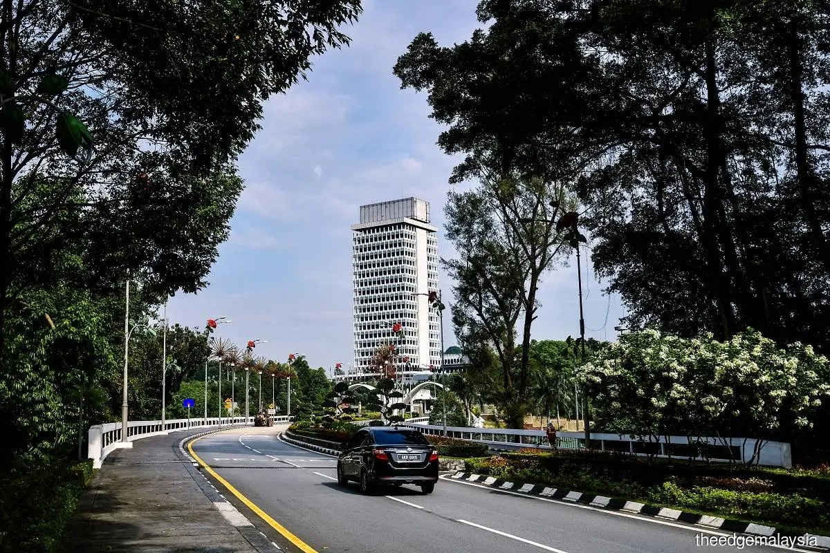 EPF Amendment Bill 2025 tabled in Dewan Rakyat | KLSE Screener