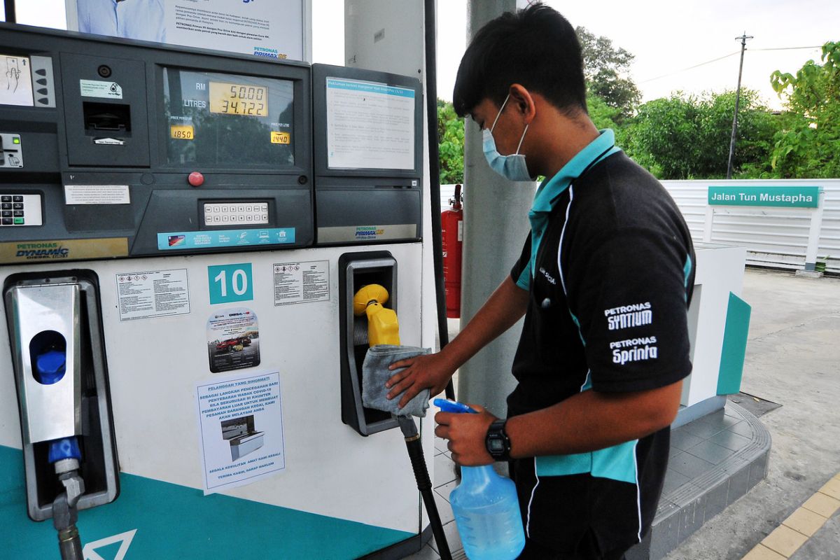 Inflation in Malaysia may hit eight-year high in 2025 as MOF flags ...