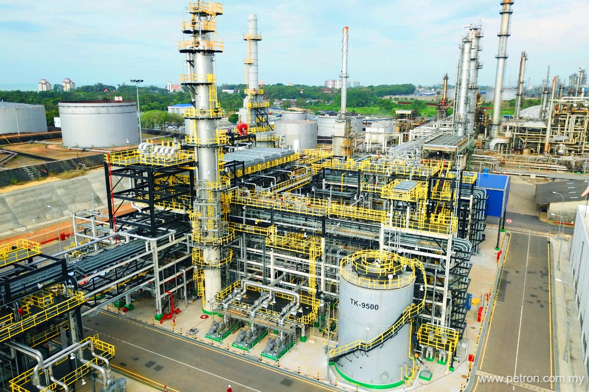 Petron Malaysia temporarily halts Port Dickson refinery after offshore ...