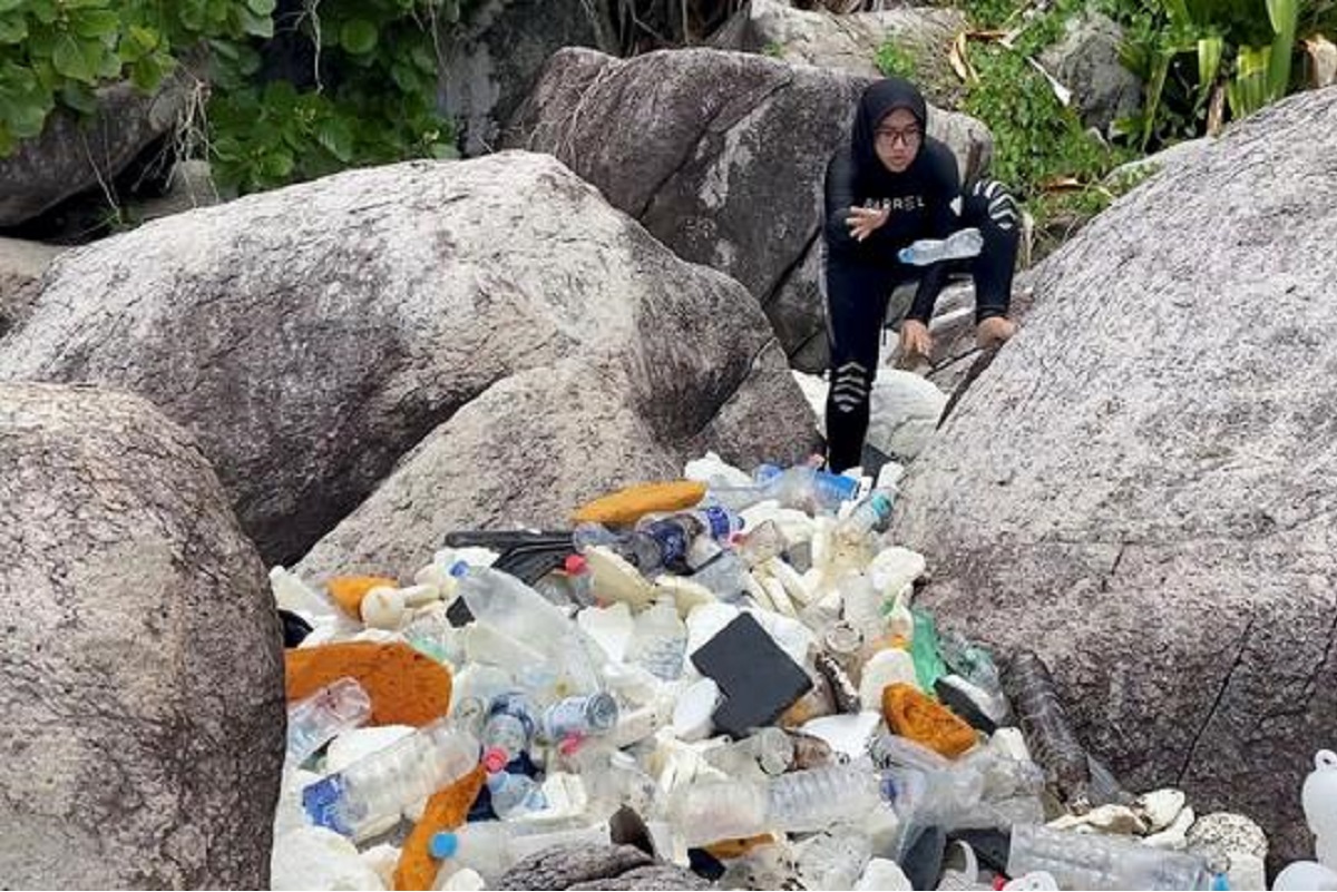 Malaysia’s battle against plastic waste spans beaches and city shops ...