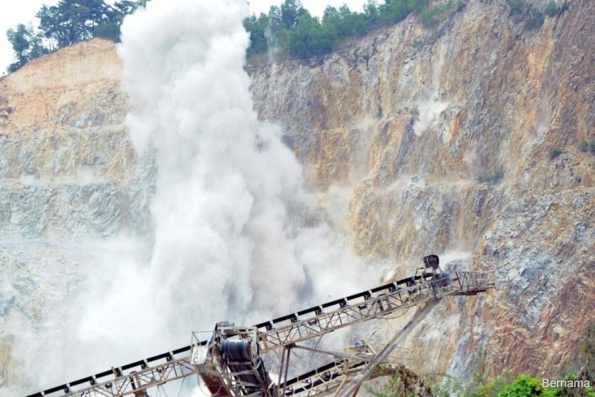Quarry blasting causes damage to 76 houses in Sungai Buloh | KLSE Screener