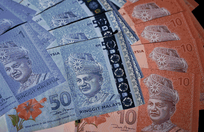 Ringgit plunges with oil after producers fail to freeze output