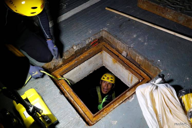 Hong Kong students' sewer escape thwarted as rows with UK, US grow