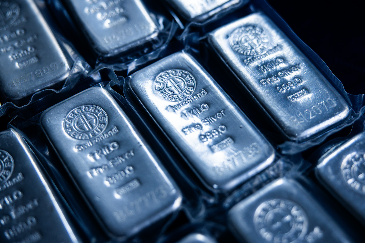 Silver holds near peak as US jobs data bolster rate-cut bets