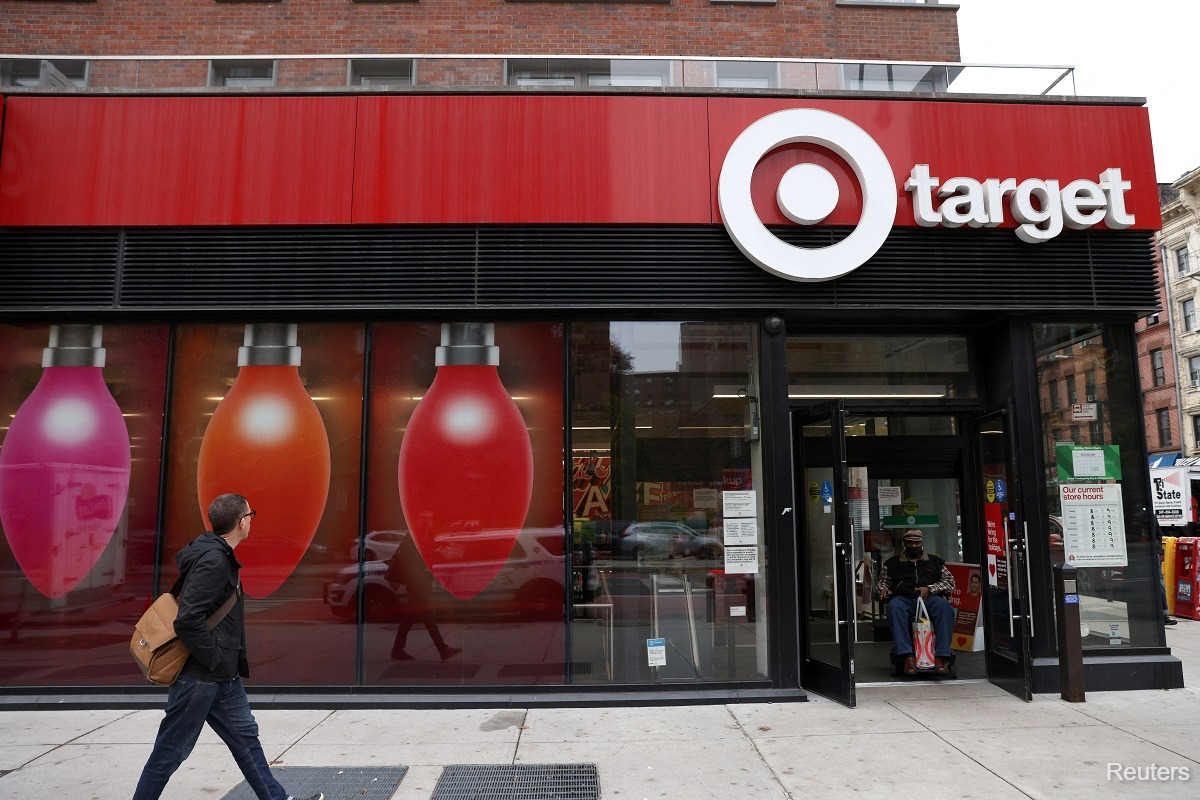 Target quarterly sales drop again, adds US$1b to investment in stores