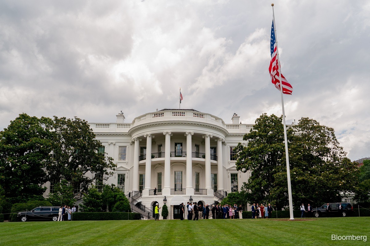 White House vows to ‘ride out’ shutdown, continue lay-offs