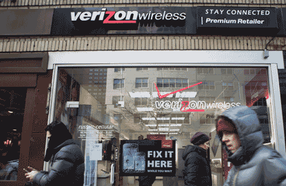 Verizon said to lead bids for Yahoo: WSJ