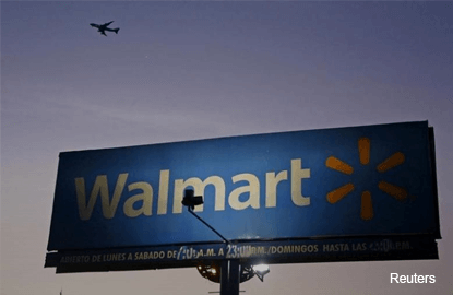 Higher customer traffic boosts Wal-Mart's sales