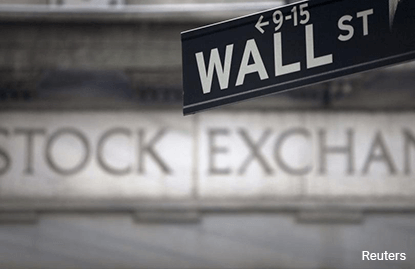 Wall St extends Fed-fueled rally; Nasdaq hits new high