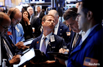 Dow pierces 21,000 after Trump speech, rate-hike chatter
