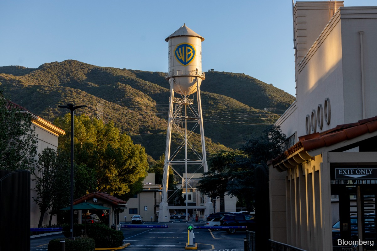 Netflix Offers Mostly Cash for Warner Bros in New Bid Round — Bloomberg ...